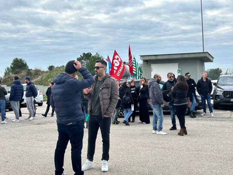 Network contacts. I lavoratori in protesta: "Con il nuovo contratto ...